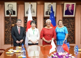 Foreign Minister KAMIKAWA Visits the Independent State of Samoa ...